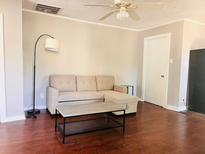 Charming, Modern, & Convenient - Bryan, TX