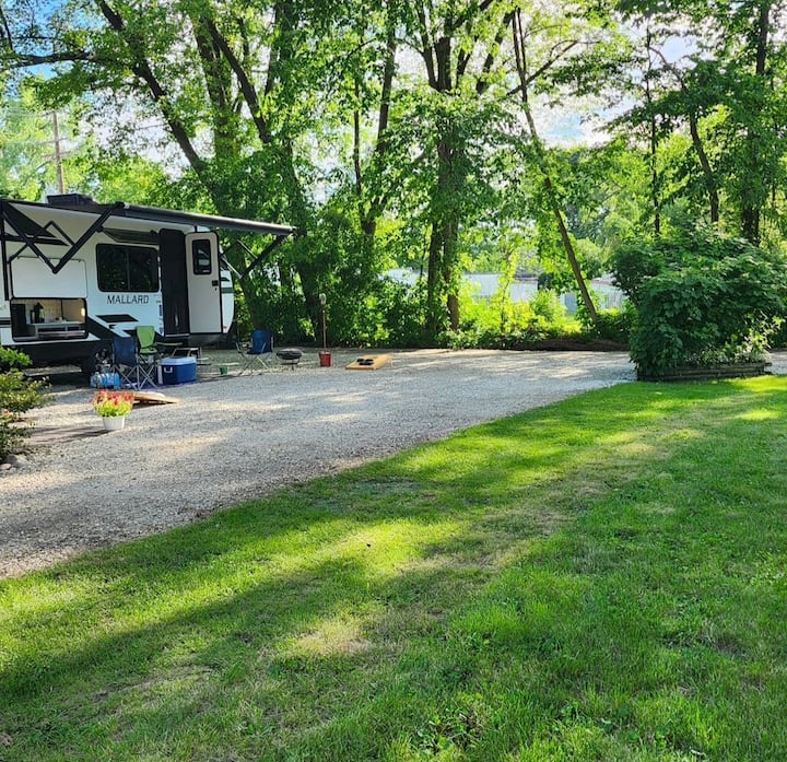 Cozy Rv In Our Property. - Antioch, IL