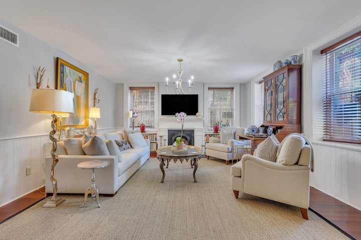 Luxury Monterey Square Garden-level Retreat - Savannah, GA