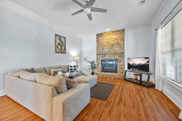 Atlantic Station Stay | 4br W/ Parking + Wi-fi - Atlanta