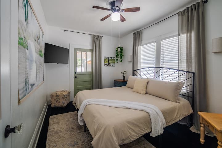 The Royal Swan - Downtown Lkld - Sleeps 6 - Lakeland, FL