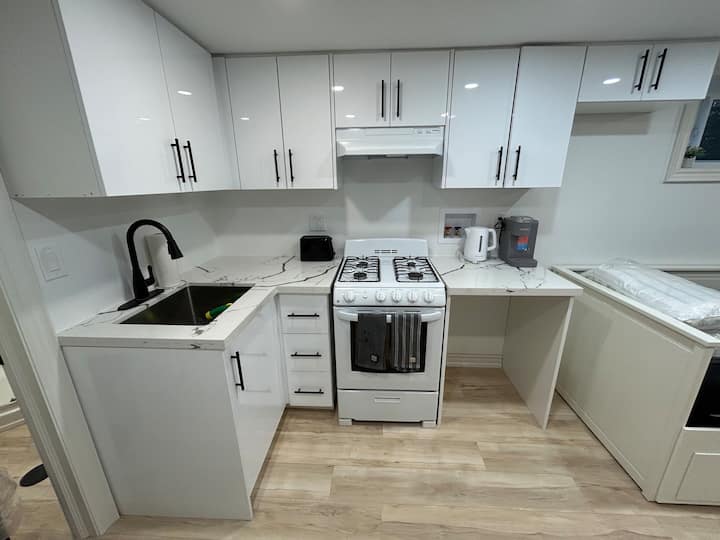 Brand New Studio Apartment - Hamilton, Canadá