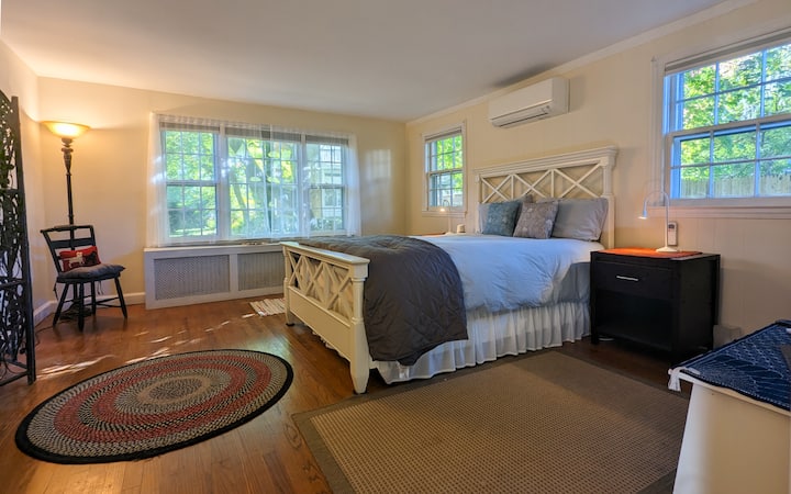Charming Room In Old Greenwich - Greenwich, CT