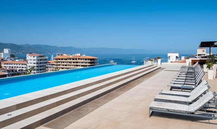 The Park Lux Apt - Rooftop Pool & 1 Block To Beach - Puerto Vallarta