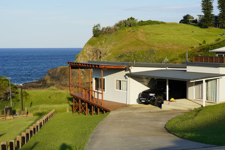 Little Beach Shack.  Absolute Beach Front! - Scotts Head