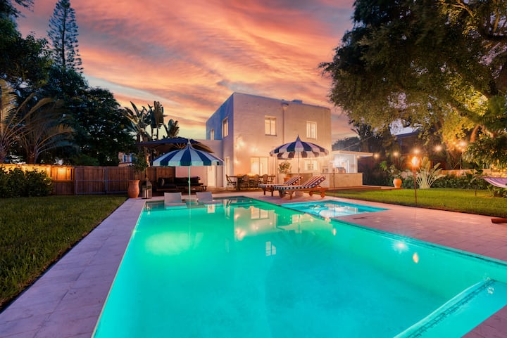 Amazing Tropical Villa /Pool, Jacuzzi & Backyard - Miami