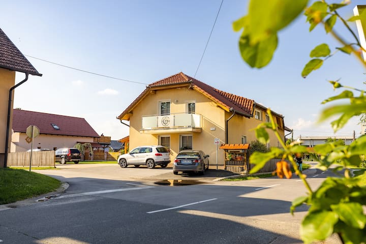 Apartmaji Galunder
Apartma 4 - Lipa