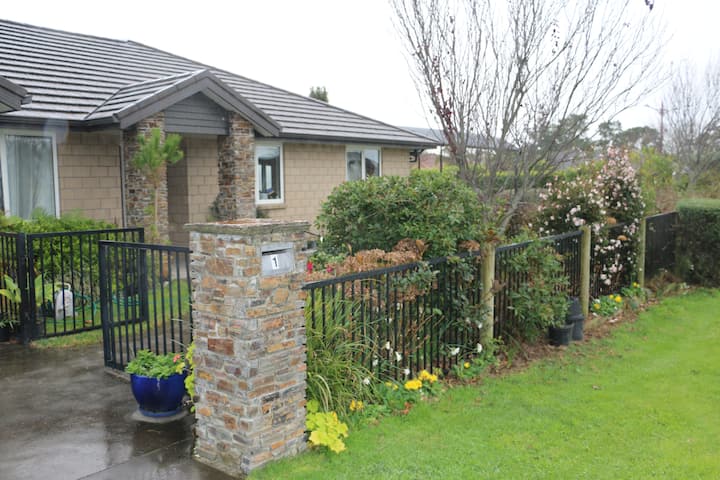 Comfortable & Peaceful Room & Large Shared Lounge - Tauranga