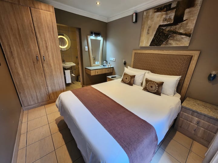 Cycad Lodge Double Room (S) 9.5 M2 - Nelspruit