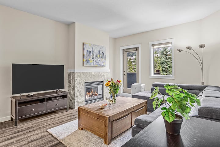 1200sqft 3br/2bt + Hot Tub & Pool | Sleeps 10 - Canmore