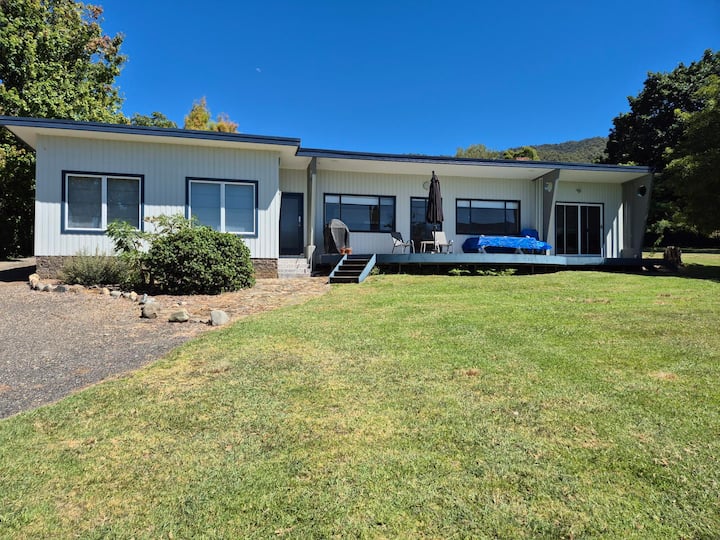Bogong View Cottage - Bright