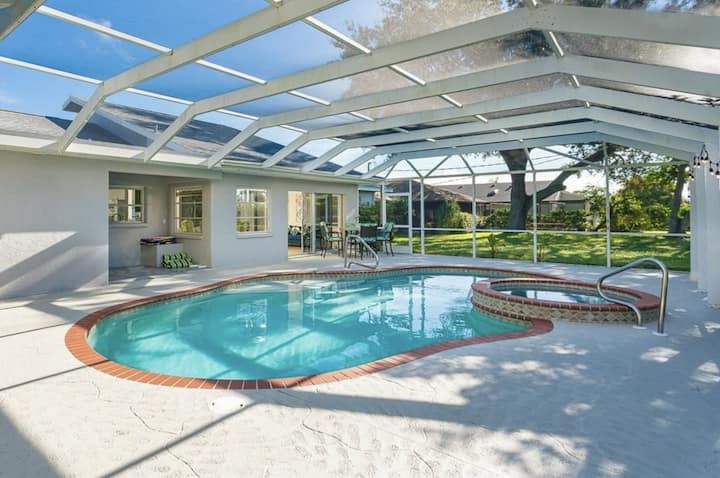 Spacious Manasota Beach 4 Bedroom Pool Home! - Englewood, FL