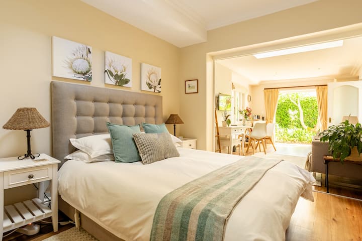 Plumstead Vacation Rentals with a Pool - Plumstead, Cape Town, South ...