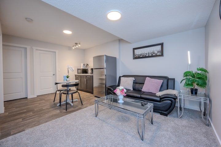 1 King Two Bedroom Newly Built Secondary Suite - Airdrie