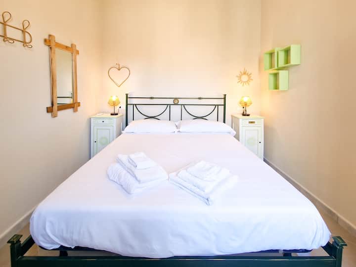 Elegante Appartamento In Centro, Moderno-vintage - La Maddalena