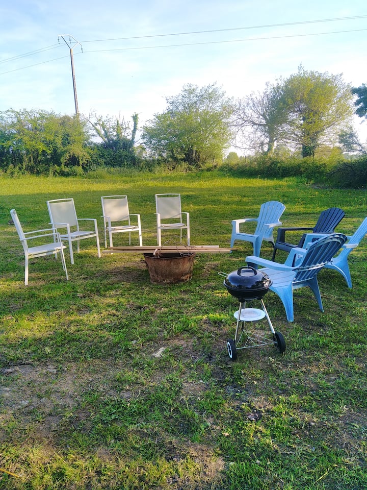 Aire De Camping Car.avec Jacuzzi - Dol-de-Bretagne