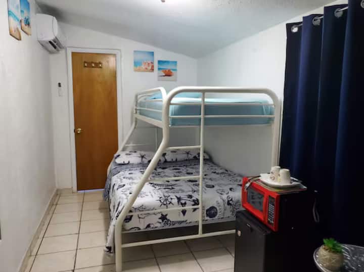 Small Private Bedroom With Bathroom In Miami A1 - マイアミ