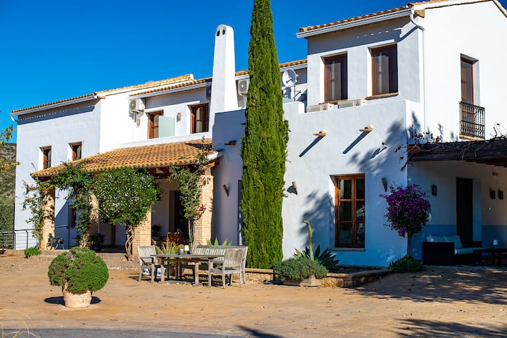 Paradise Villa 
8 Huonetta, Spa, Oliivitarha - Calpe
