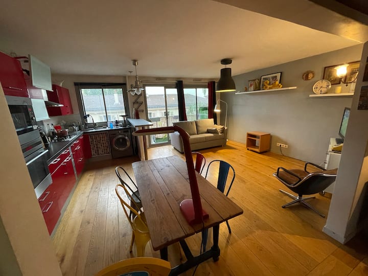 Appartement Dans Une Rue Calme - Paris