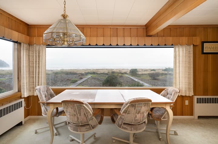 Oceanfront Retreat Beauty - Seaside