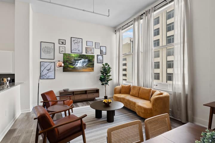 Downtown Retreat | Skywalk To Mall & Near Stadium - Indianápolis, IN