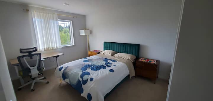 Cozy Room With Views - Sherwood, OR