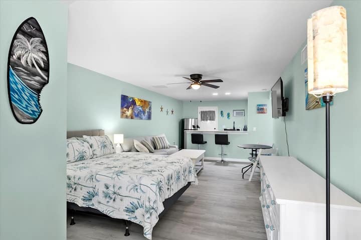 Dolphincove5035d
 Margaritavill
Super Host
Summer$ - Englewood
