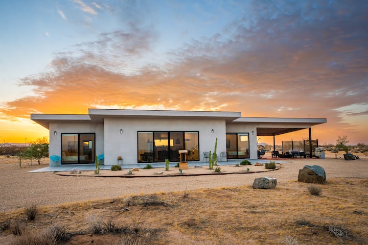 New! Hot Tub, Dreamy Daybed, View · Moonlight Mesa - Joshua Tree National Park