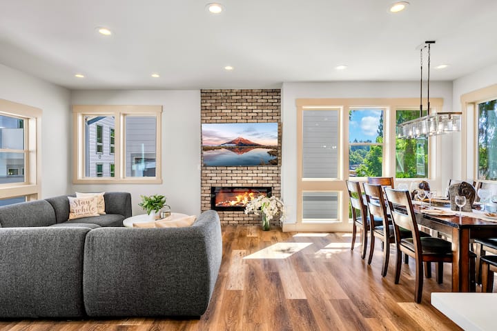 Modern 4-bed Family Retreat Near Golf Course - Bothell, WA