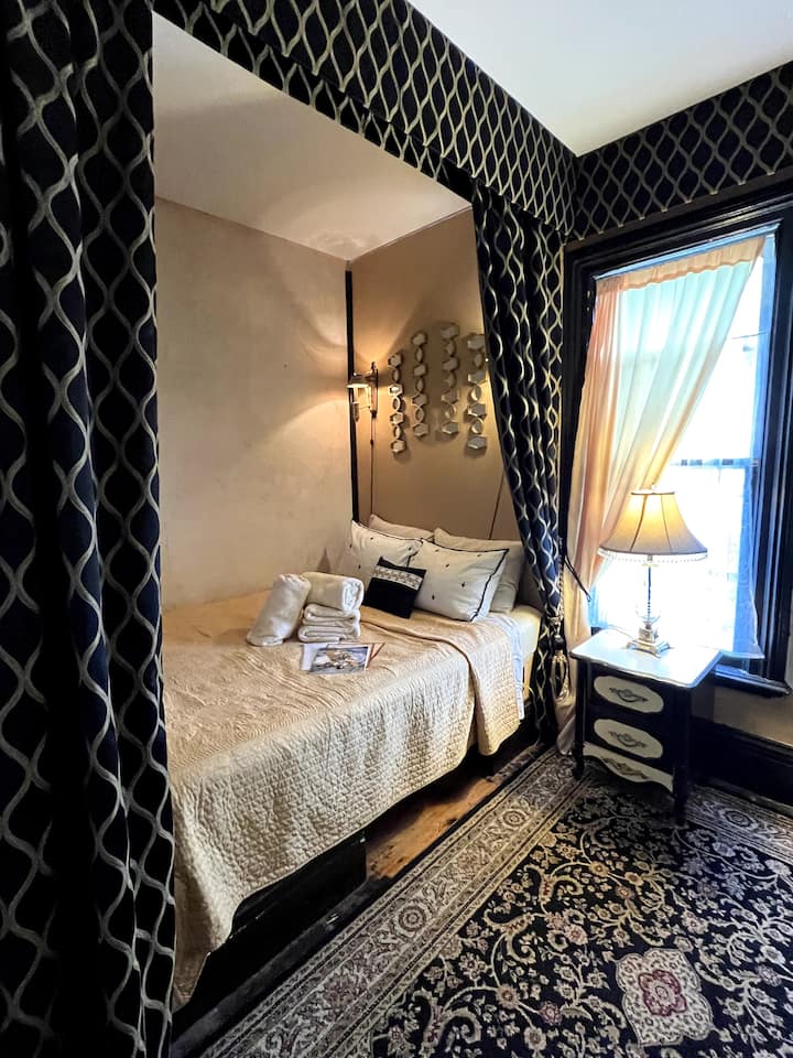 7 Minute Walk To Niagara Falls - Historic House. - Niagara Falls, NY