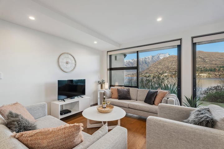 Quiet Lakeshore Apartment - Lakefront, Great Views - Queenstown