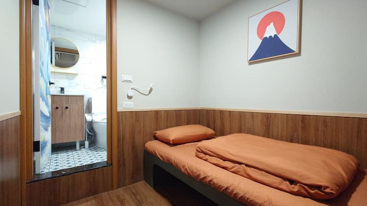 Basic Single En-suite - Xinyi District