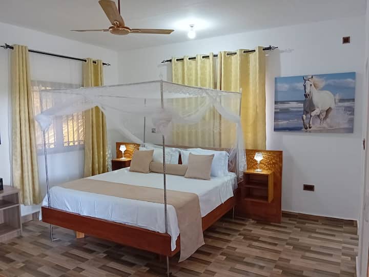 Pinch & Punch - Horse Room - Diani Beach