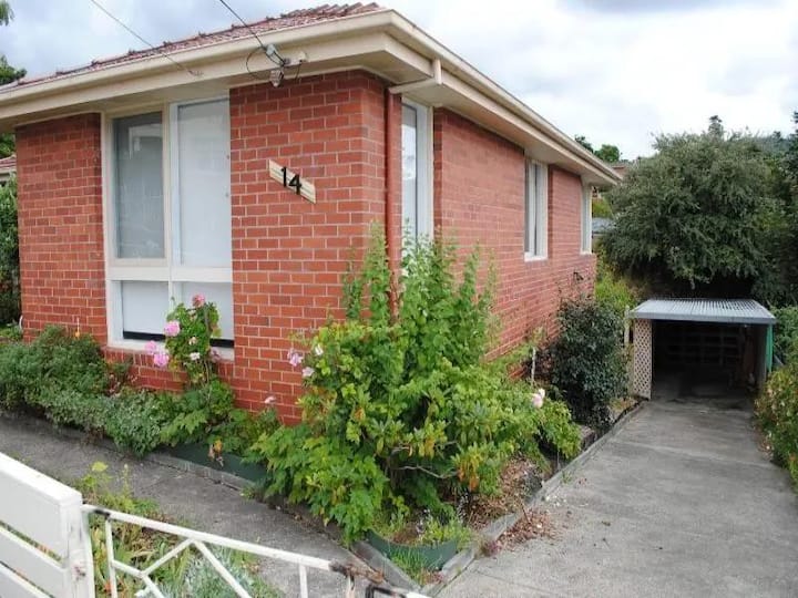 Sunny Retreat House -3km To Cbd-3 Bedrooms 5 Beds! - Kingston, Australia