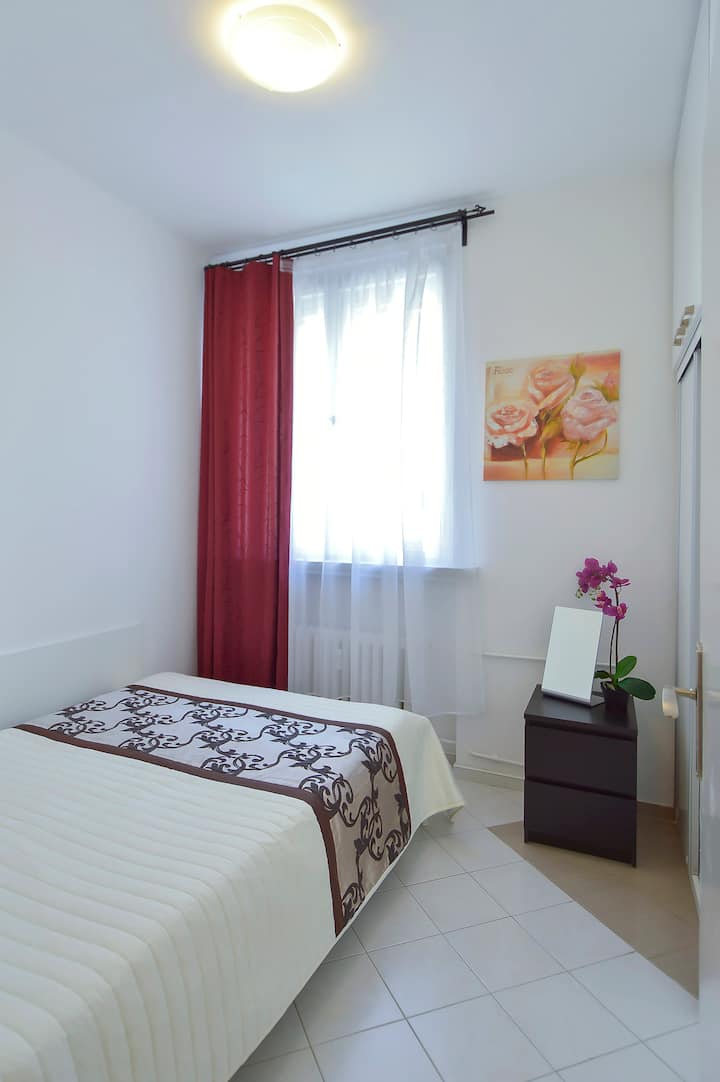 Navrátilova 9: Comfortable 2bdr Apartment: Id (18) - Prága