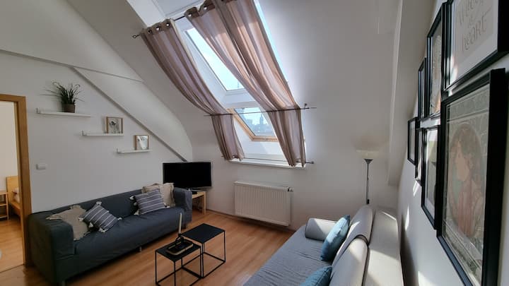 Mansarde 2bdr With 2 Bathrooms Id: (06) - Prague