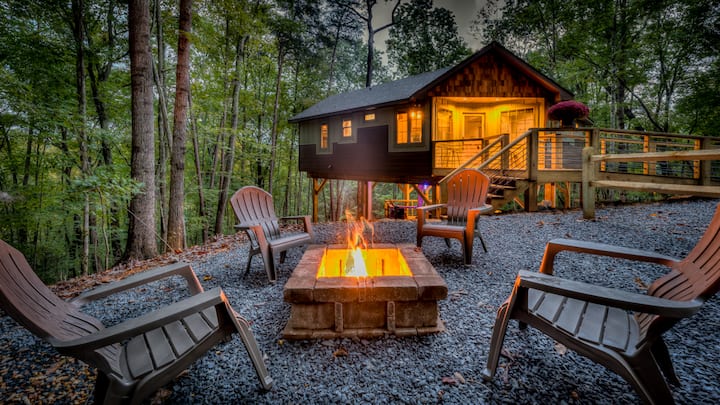 Views! Treehouse With 6 Beds, Hot Tub, & Fire Pit - Blue Ridge, GA