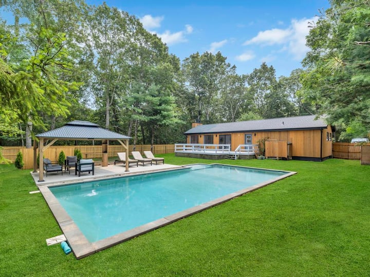 Mdrn Lux & 70s Vibes Pool Beach - The Hamptons, NY