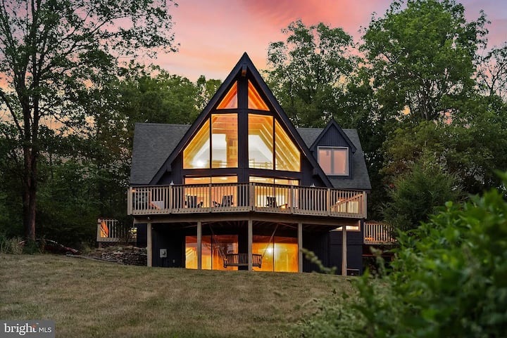 Cozy Chalet In Front Royal W Mtn Views & Game Room - Virginia