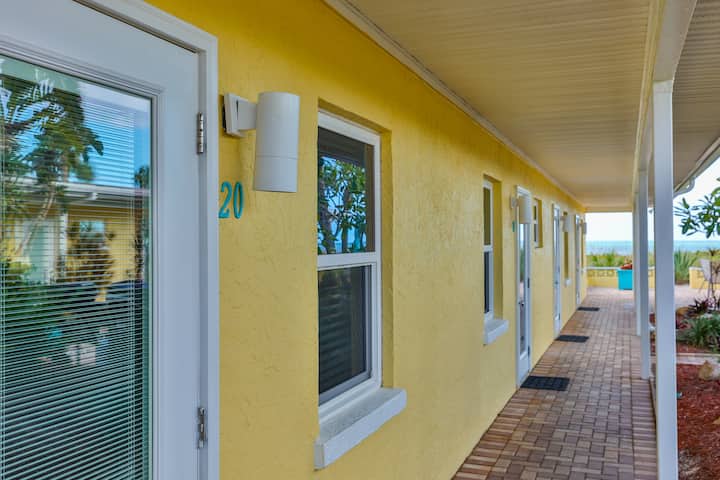 Efficiency Steps From The Beach! - Venice Beach, FL