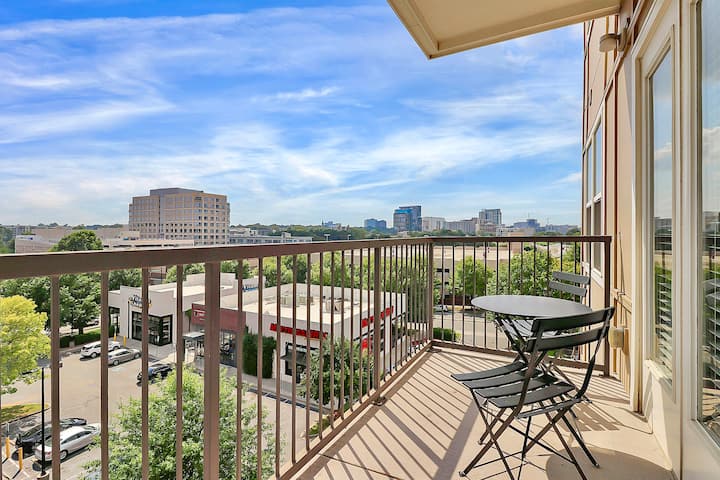 Spacious 2br With Pool, Gym & Modern Luxury - Charlotte