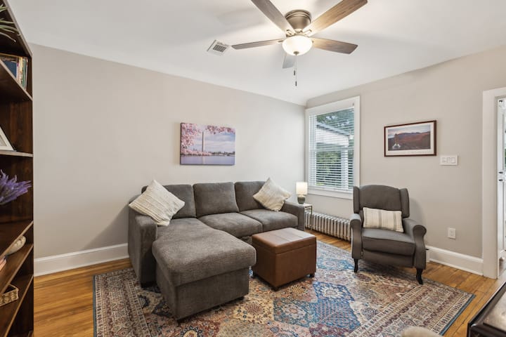 Bright New Top Level Apartment On The Hill - Gallaudet University, Washington