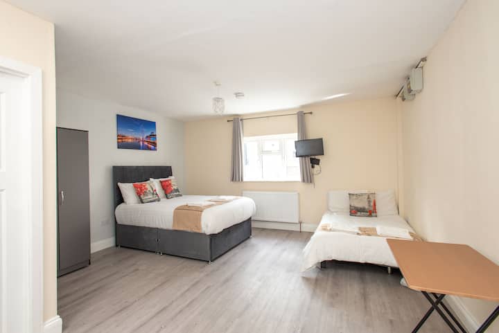 Orpington Studio - Zone 6 - Sevenoaks