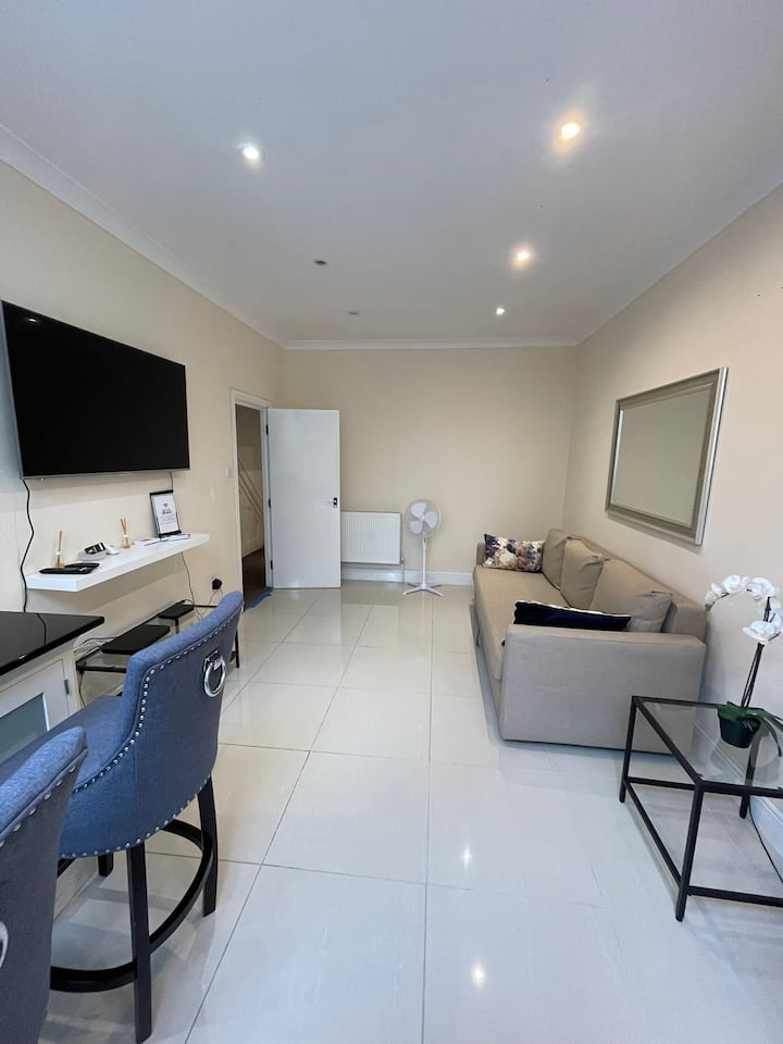 Private 1 Bed Flat With Patio - Fulham