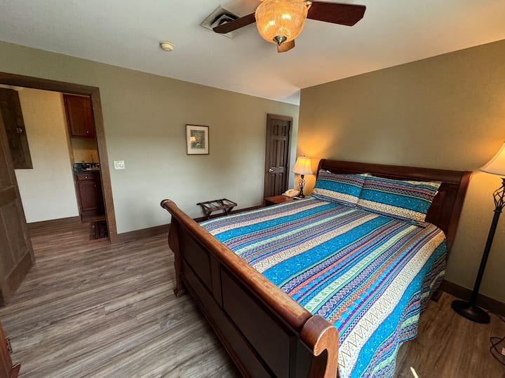 Artists Colony Inn - The Artist's Suite - Nashville, IN