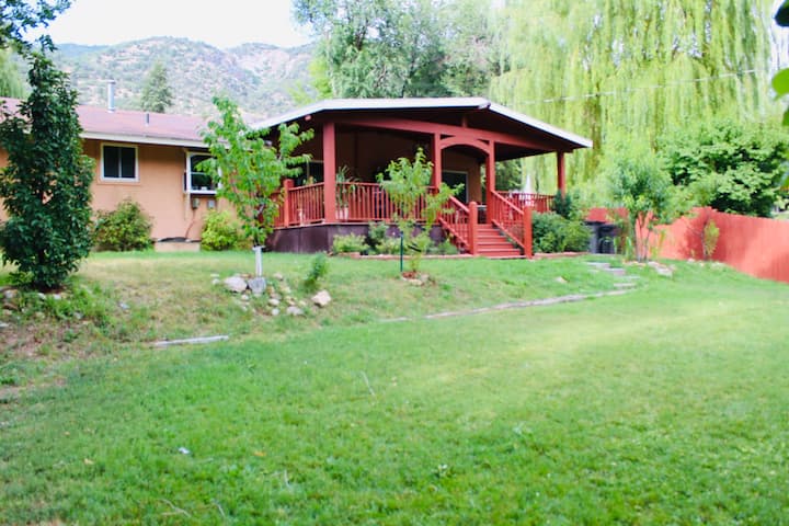 Chaparral Rental
Cozy Vacation Home - 글렌우드 스프링스