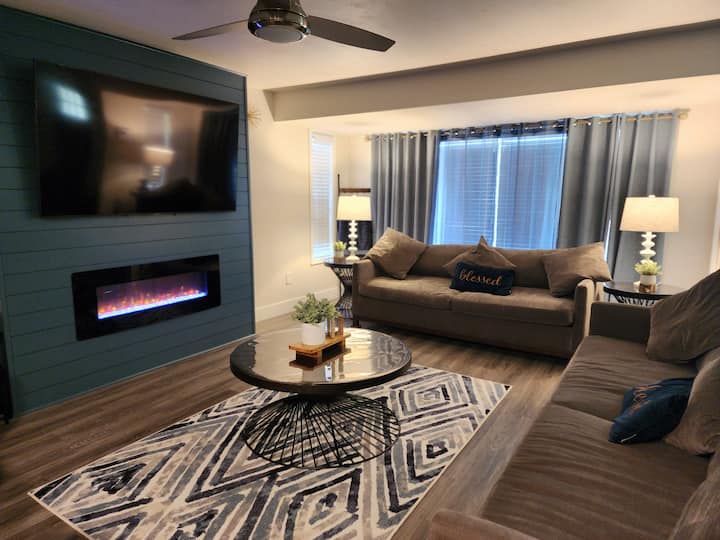 Glamourous Home Near Idaho Falls - Idaho Falls, ID