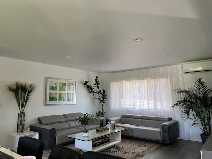 Large Pet Friendly Home - Escondido, CA
