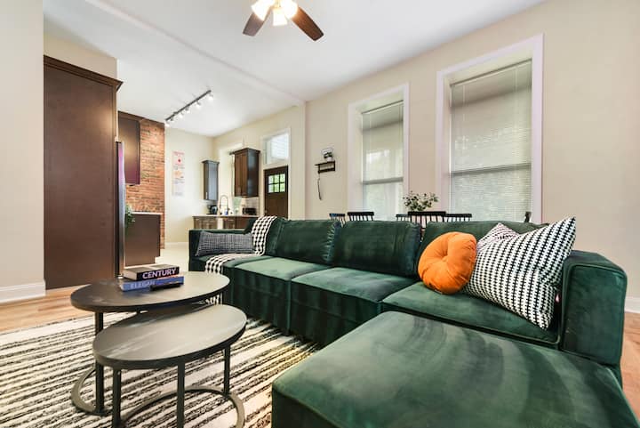 Bbq+netflix+ Free Parking Near Shops & Dining - Pittsburgh