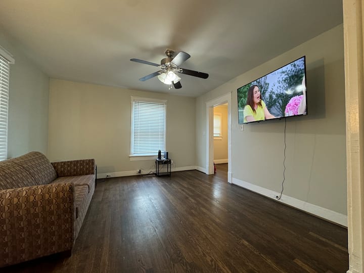 ]4 Finally A Clean Cozy Place! - Greensboro, NC